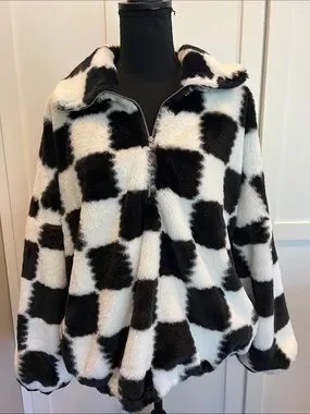 POL | Tops | Nwot Pol Black And White Faux Fur Plush Pullover Jacket ...
